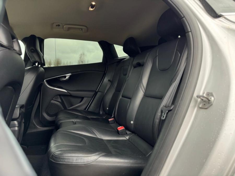 Grey Volvo V40 2013 in Riga, with an engine capacity of 1.60 L and mileage of 242 thousand km for 7990 €, photo 13 on AUTOMOTO.COM.LV
