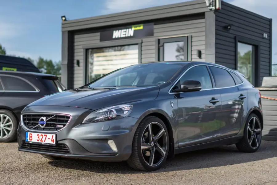 Pelēks Volvo V40 2013 Liepāja, ar dzinēja tilpumu 1.60 L un nobraukumu 218 tūkst. km par 9250 €, foto 1 vietnē AUTOMOTO.COM.LV