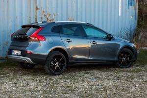 Pelēks Volvo V40 2013 Rīga, ar dzinēja tilpumu 1.60 L un nobraukumu 225 tūkst. km par 7995 €, foto 5 vietnē AUTOMOTO.COM.LV