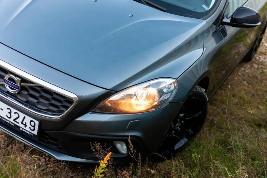 Pelēks Volvo V40 2013 Rīga, ar dzinēja tilpumu 1.60 L un nobraukumu 225 tūkst. km par 7995 €, foto 10 vietnē AUTOMOTO.COM.LV