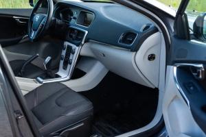 Pelēks Volvo V40 2013 Rīga, ar dzinēja tilpumu 1.60 L un nobraukumu 225 tūkst. km par 7995 €, foto 15 vietnē AUTOMOTO.COM.LV