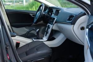Pelēks Volvo V40 2013 Rīga, ar dzinēja tilpumu 1.60 L un nobraukumu 225 tūkst. km par 7995 €, foto 16 vietnē AUTOMOTO.COM.LV