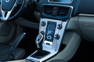 Pelēks Volvo V40 2013 Rīga, ar dzinēja tilpumu 1.60 L un nobraukumu 225 tūkst. km par 7995 €, foto 19 vietnē AUTOMOTO.COM.LV