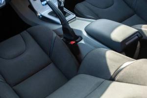 Pelēks Volvo V40 2013 Rīga, ar dzinēja tilpumu 1.60 L un nobraukumu 225 tūkst. km par 7995 €, foto 20 vietnē AUTOMOTO.COM.LV