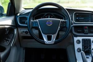 Pelēks Volvo V40 2013 Rīga, ar dzinēja tilpumu 1.60 L un nobraukumu 225 tūkst. km par 7995 €, foto 21 vietnē AUTOMOTO.COM.LV