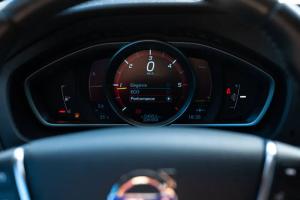 Pelēks Volvo V40 2013 Rīga, ar dzinēja tilpumu 1.60 L un nobraukumu 225 tūkst. km par 7995 €, foto 22 vietnē AUTOMOTO.COM.LV