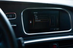 Pelēks Volvo V40 2013 Rīga, ar dzinēja tilpumu 1.60 L un nobraukumu 225 tūkst. km par 7995 €, foto 25 vietnē AUTOMOTO.COM.LV
