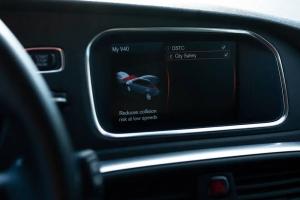 Pelēks Volvo V40 2013 Rīga, ar dzinēja tilpumu 1.60 L un nobraukumu 225 tūkst. km par 7995 €, foto 26 vietnē AUTOMOTO.COM.LV