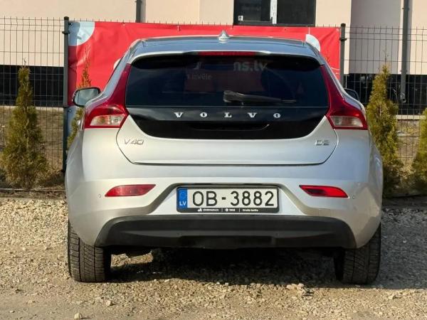 Pelēks Volvo V40 2013 Jelgava, ar dzinēja tilpumu 1.60 L un nobraukumu 242 tūkst. km par 5190 €, foto 5 vietnē AUTOMOTO.COM.LV