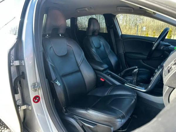 Pelēks Volvo V40 2013 Jelgava, ar dzinēja tilpumu 1.60 L un nobraukumu 242 tūkst. km par 5190 €, foto 10 vietnē AUTOMOTO.COM.LV