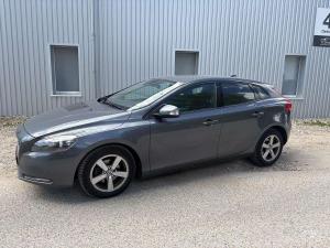 Grey Volvo V40 2013 in Ukmerge, with an engine capacity of 1.60 L and mileage of 349 thousand km for 3450 €, photo 3 on AUTOMOTO.COM.LV