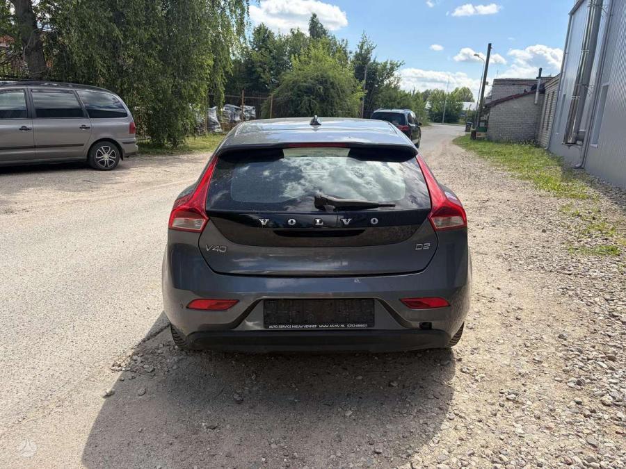 Grey Volvo V40 2013 in Ukmerge, with an engine capacity of 1.60 L and mileage of 349 thousand km for 3450 €, photo 8 on AUTOMOTO.COM.LV