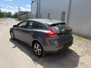 Grey Volvo V40 2013 in Ukmerge, with an engine capacity of 1.60 L and mileage of 349 thousand km for 3450 €, photo 9 on AUTOMOTO.COM.LV