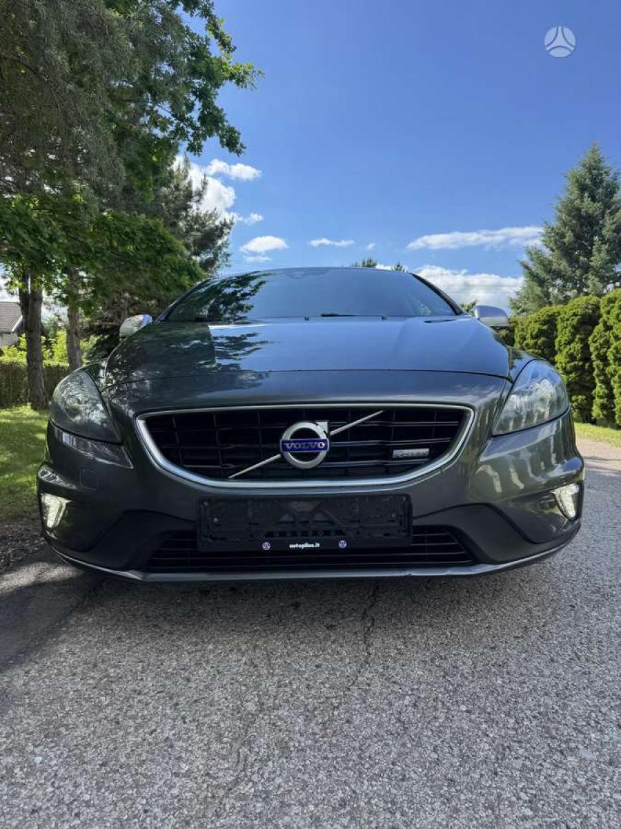 Pelēks Volvo V40 2013 Alīta, ar dzinēja tilpumu 1.56 L un nobraukumu 245 tūkst. km par 6200 €, foto 3 vietnē AUTOMOTO.COM.LV