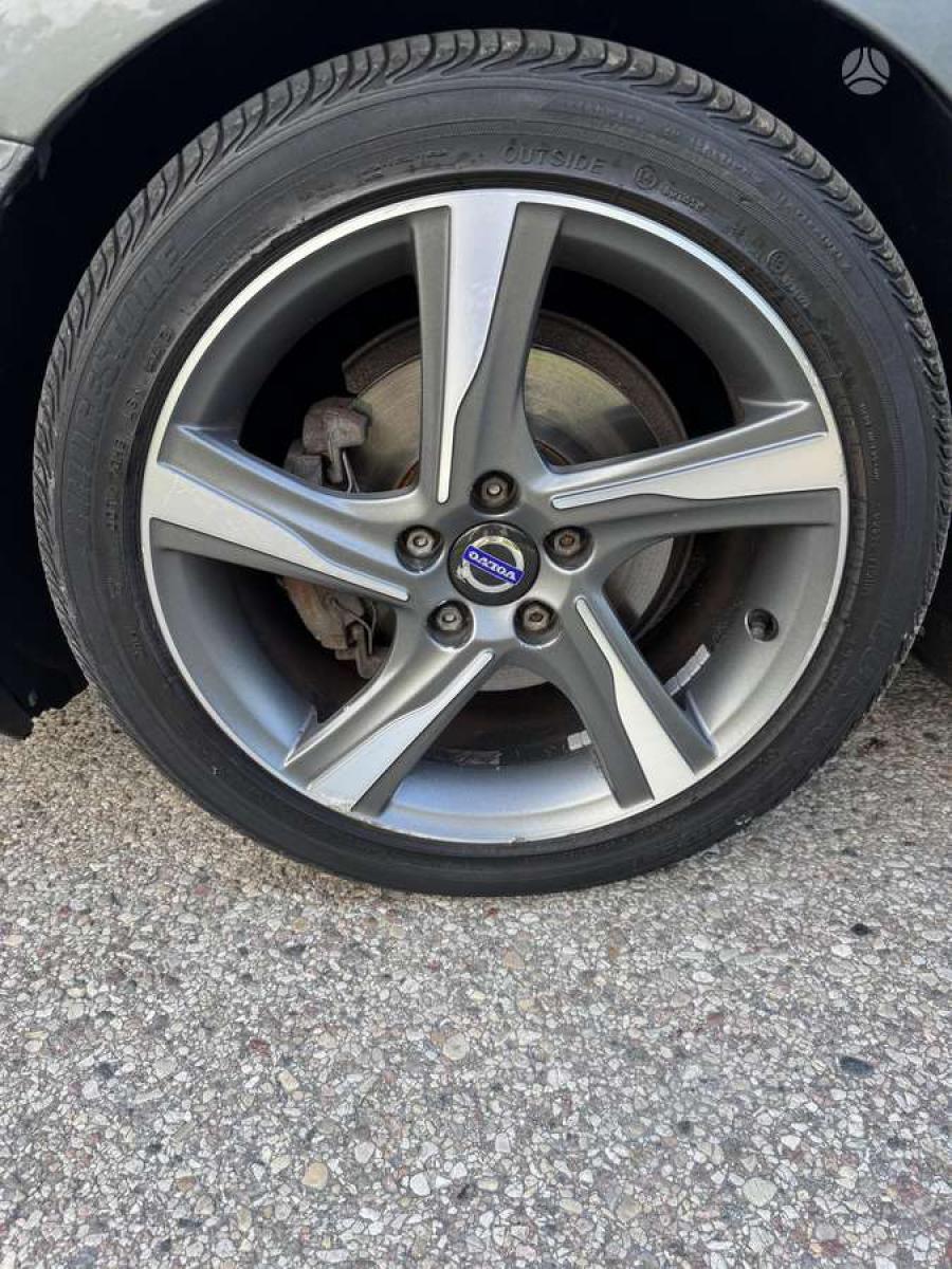 Pelēks Volvo V40 2013 Alīta, ar dzinēja tilpumu 1.56 L un nobraukumu 245 tūkst. km par 6200 €, foto 6 vietnē AUTOMOTO.COM.LV