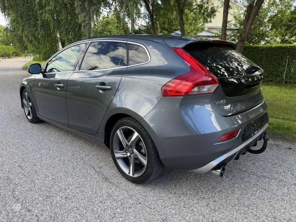 Pelēks Volvo V40 2013 Alīta, ar dzinēja tilpumu 1.56 L un nobraukumu 245 tūkst. km par 6200 €, foto 6 vietnē AUTOMOTO.COM.LV