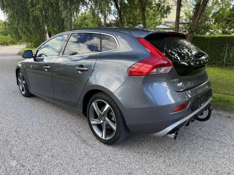 Pelēks Volvo V40 2013 Alīta, ar dzinēja tilpumu 1.56 L un nobraukumu 245 tūkst. km par 6200 €, foto 7 vietnē AUTOMOTO.COM.LV
