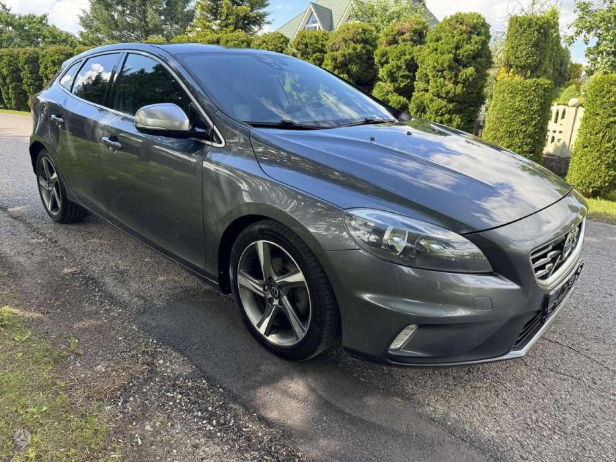 Pelēks Volvo V40 2013 Alīta, ar dzinēja tilpumu 1.56 L un nobraukumu 245 tūkst. km par 6200 €, foto 12 vietnē AUTOMOTO.COM.LV