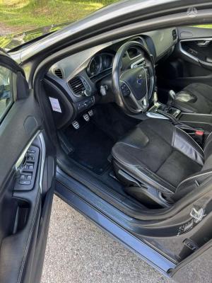 Pelēks Volvo V40 2013 Alīta, ar dzinēja tilpumu 1.56 L un nobraukumu 245 tūkst. km par 6200 €, foto 16 vietnē AUTOMOTO.COM.LV