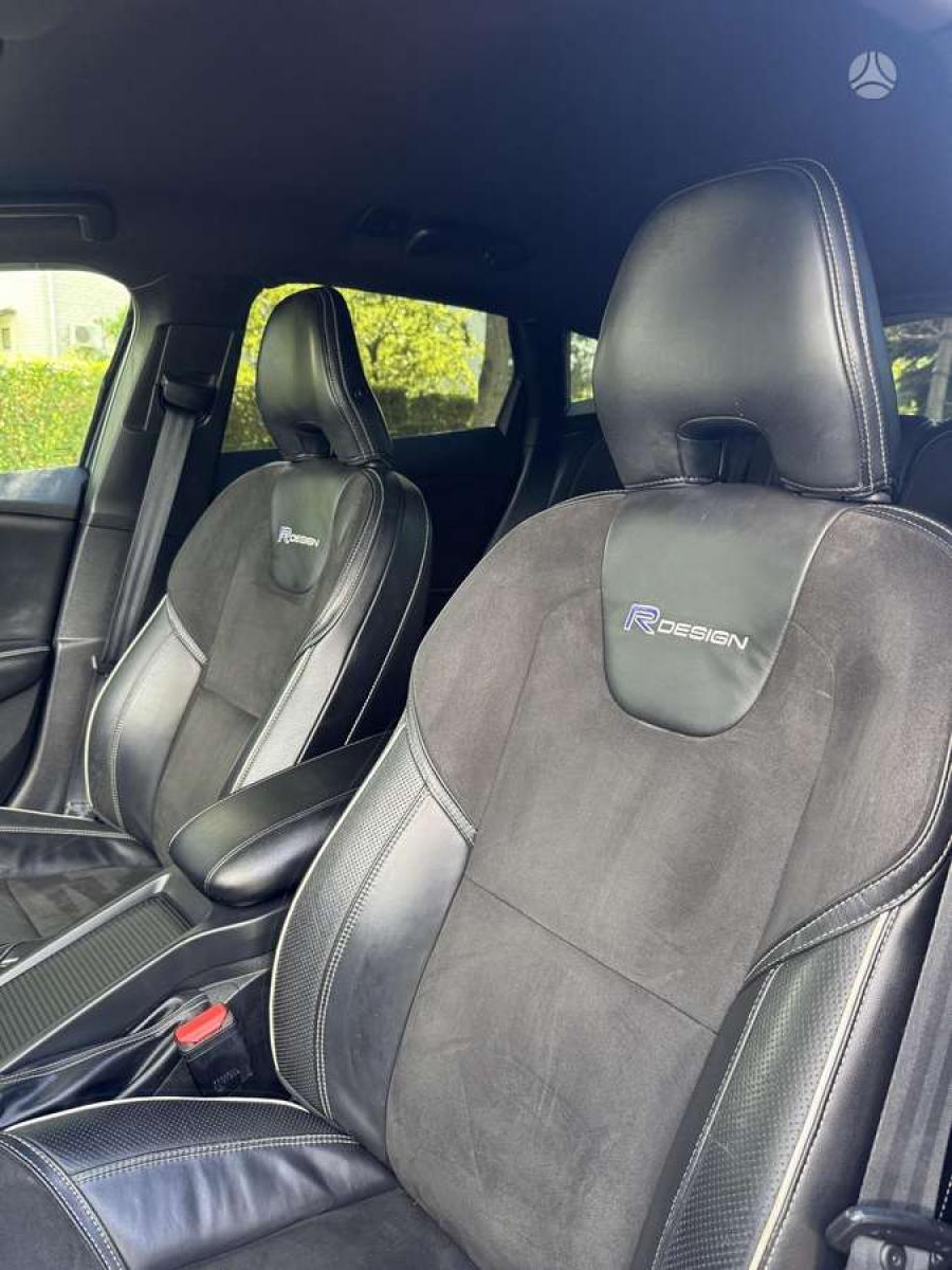 Pelēks Volvo V40 2013 Alīta, ar dzinēja tilpumu 1.56 L un nobraukumu 245 tūkst. km par 6200 €, foto 17 vietnē AUTOMOTO.COM.LV