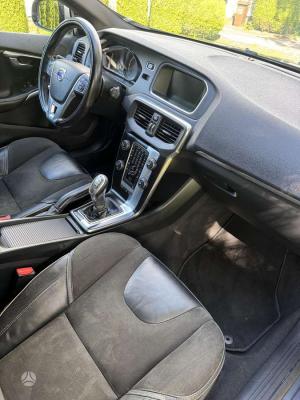 Pelēks Volvo V40 2013 Alīta, ar dzinēja tilpumu 1.56 L un nobraukumu 245 tūkst. km par 6200 €, foto 19 vietnē AUTOMOTO.COM.LV