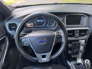 Pelēks Volvo V40 2013 Alīta, ar dzinēja tilpumu 1.56 L un nobraukumu 245 tūkst. km par 6200 €, foto 22 vietnē AUTOMOTO.COM.LV