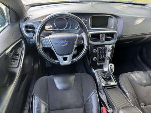 Pelēks Volvo V40 2013 Alīta, ar dzinēja tilpumu 1.56 L un nobraukumu 245 tūkst. km par 6200 €, foto 23 vietnē AUTOMOTO.COM.LV