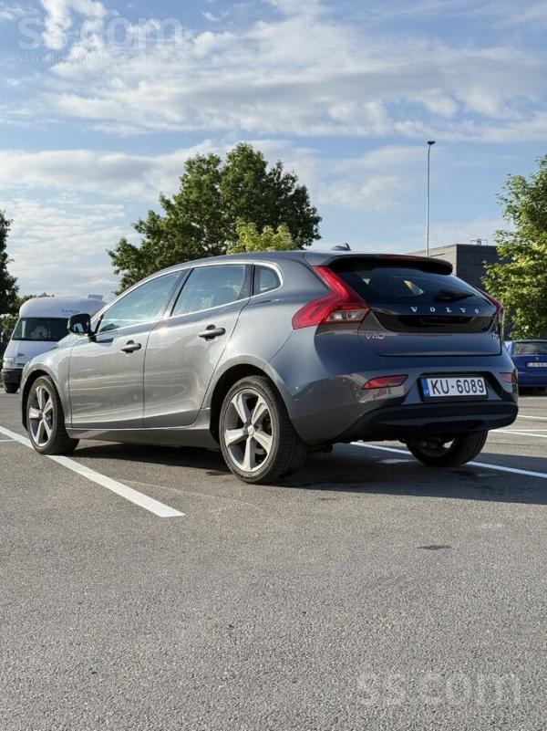 Pelēks Volvo V40 2013 Rīga, ar dzinēja tilpumu 1.60 L un nobraukumu 170 tūkst. km par 6000 €, foto 3 vietnē AUTOMOTO.COM.LV