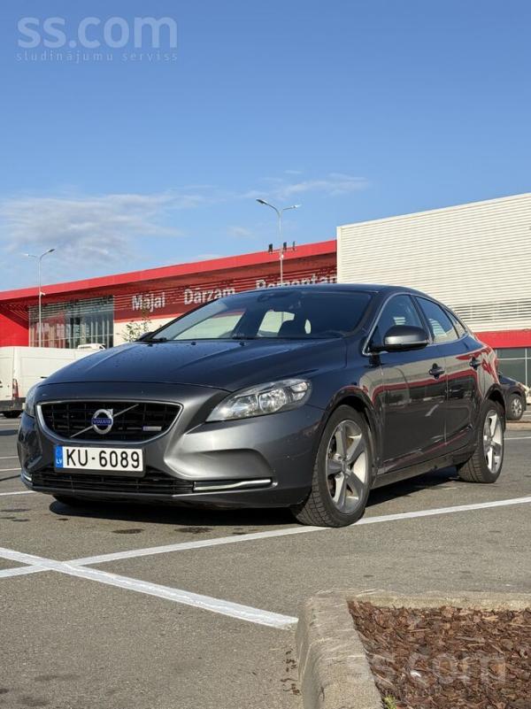 Pelēks Volvo V40 2013 Rīga, ar dzinēja tilpumu 1.60 L un nobraukumu 170 tūkst. km par 6000 €, foto 4 vietnē AUTOMOTO.COM.LV