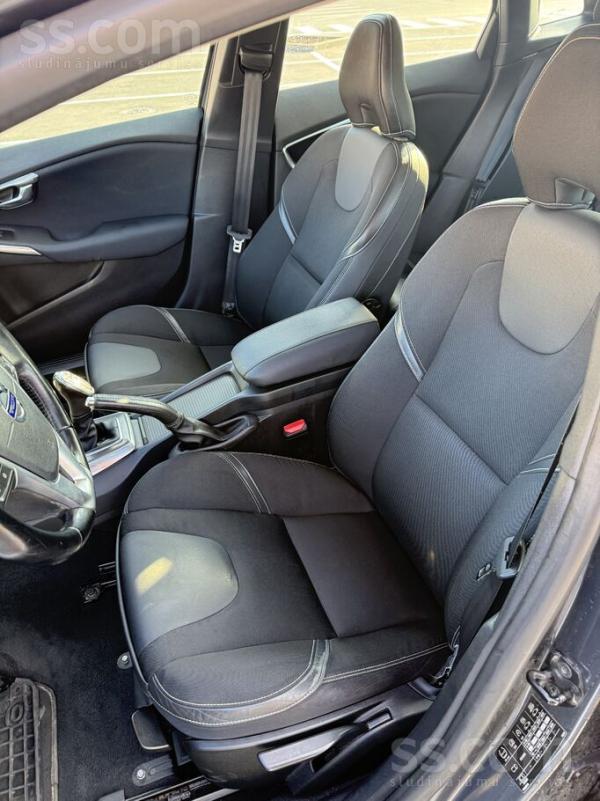 Pelēks Volvo V40 2013 Rīga, ar dzinēja tilpumu 1.60 L un nobraukumu 170 tūkst. km par 6000 €, foto 6 vietnē AUTOMOTO.COM.LV