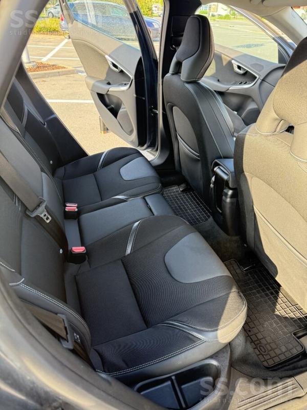 Pelēks Volvo V40 2013 Rīga, ar dzinēja tilpumu 1.60 L un nobraukumu 170 tūkst. km par 6000 €, foto 8 vietnē AUTOMOTO.COM.LV