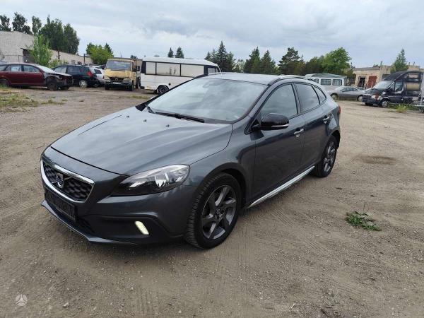 Grey Volvo V40 2013 in Pakruojis, with an engine capacity of 1.56 L and mileage of 270 thousand km for 5250 €, photo 1 on AUTOMOTO.COM.LV