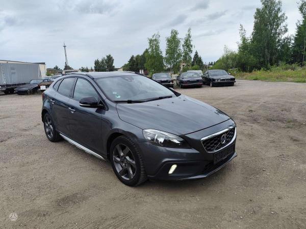 Grey Volvo V40 2013 in Pakruojis, with an engine capacity of 1.56 L and mileage of 270 thousand km for 5250 €, photo 2 on AUTOMOTO.COM.LV