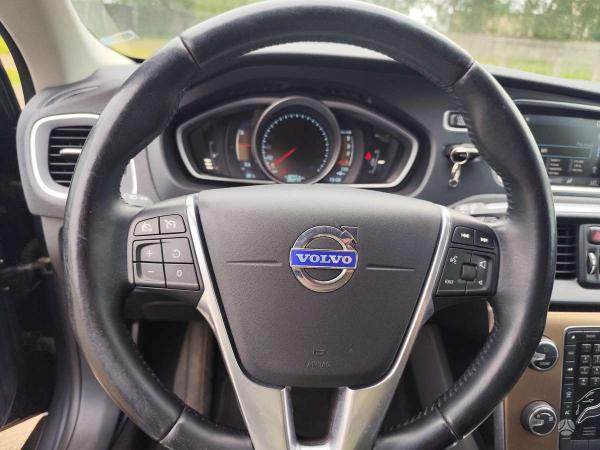 Grey Volvo V40 2013 in Pakruojis, with an engine capacity of 1.56 L and mileage of 270 thousand km for 5250 €, photo 7 on AUTOMOTO.COM.LV