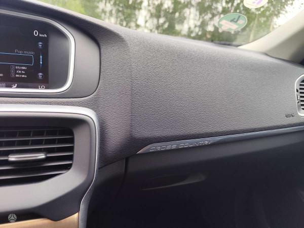 Grey Volvo V40 2013 in Pakruojis, with an engine capacity of 1.56 L and mileage of 270 thousand km for 5250 €, photo 10 on AUTOMOTO.COM.LV