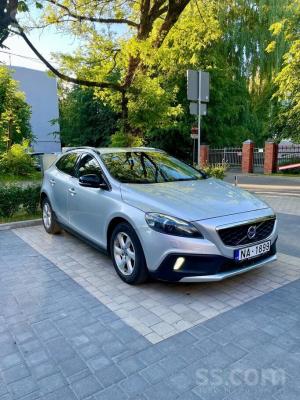 Pelēks Volvo V40 2013 Rīga, ar dzinēja tilpumu 2.00 L un nobraukumu 184 tūkst. km par 8500 €, foto 4 vietnē AUTOMOTO.COM.LV