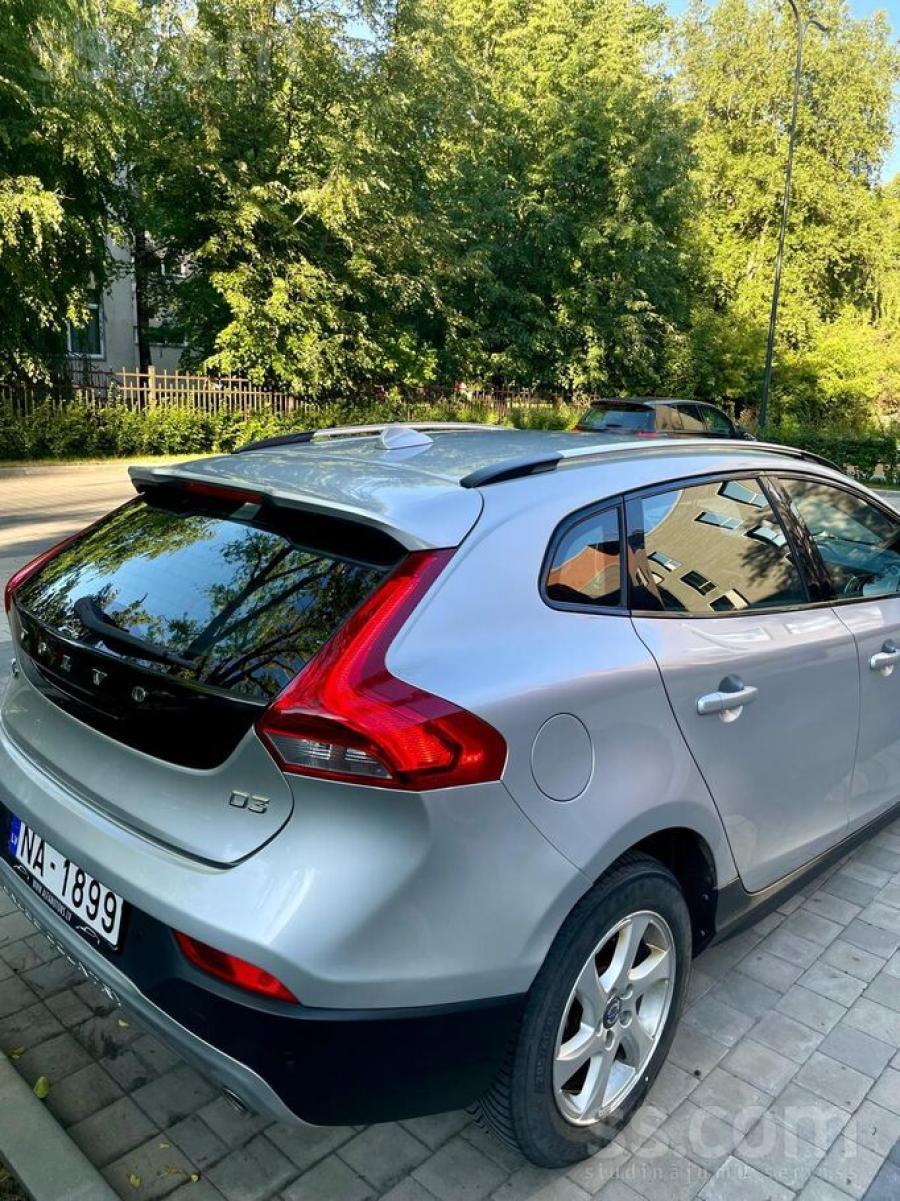 Pelēks Volvo V40 2013 Rīga, ar dzinēja tilpumu 2.00 L un nobraukumu 184 tūkst. km par 8500 €, foto 5 vietnē AUTOMOTO.COM.LV