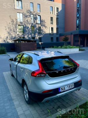 Pelēks Volvo V40 2013 Rīga, ar dzinēja tilpumu 2.00 L un nobraukumu 184 tūkst. km par 8500 €, foto 6 vietnē AUTOMOTO.COM.LV