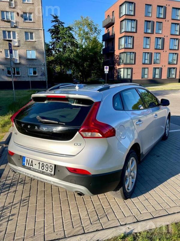 Pelēks Volvo V40 2013 Rīga, ar dzinēja tilpumu 2.00 L un nobraukumu 184 tūkst. km par 8500 €, foto 6 vietnē AUTOMOTO.COM.LV