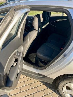 Pelēks Volvo V40 2013 Rīga, ar dzinēja tilpumu 2.00 L un nobraukumu 184 tūkst. km par 8500 €, foto 12 vietnē AUTOMOTO.COM.LV