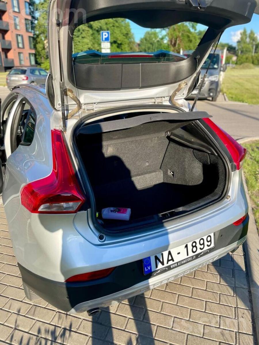 Pelēks Volvo V40 2013 Rīga, ar dzinēja tilpumu 2.00 L un nobraukumu 184 tūkst. km par 8500 €, foto 13 vietnē AUTOMOTO.COM.LV