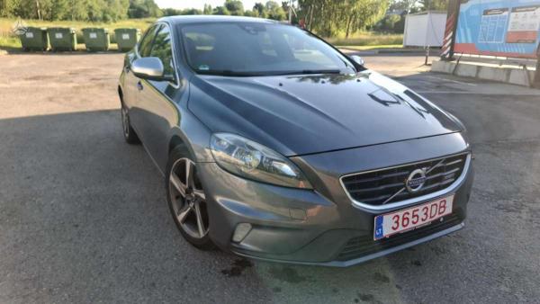 Grey Volvo V40 2013 in Svencionys, with an engine capacity of 1.56 L and mileage of 358 thousand km for 4999 €, photo 2 on AUTOMOTO.COM.LV