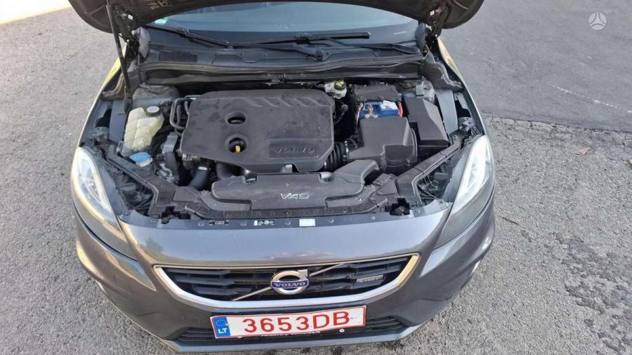 Grey Volvo V40 2013 in Svencionys, with an engine capacity of 1.56 L and mileage of 358 thousand km for 4999 €, photo 6 on AUTOMOTO.COM.LV