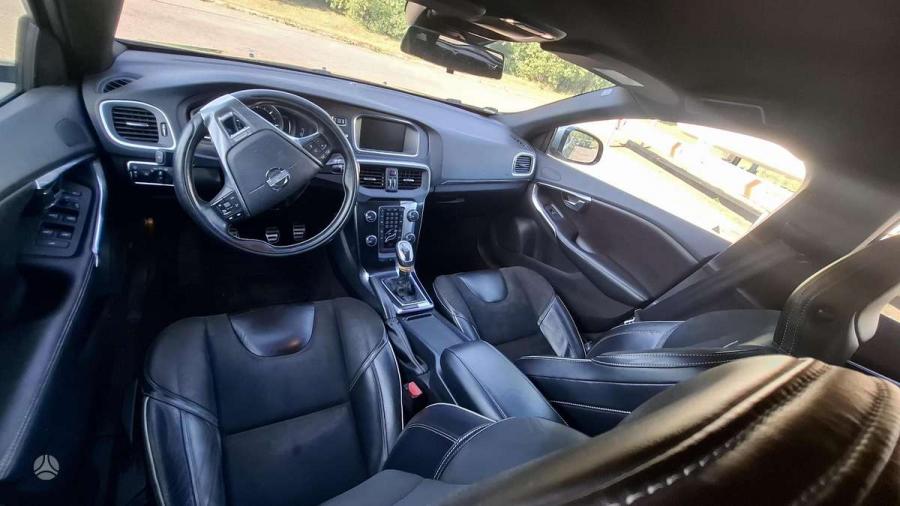 Grey Volvo V40 2013 in Svencionys, with an engine capacity of 1.56 L and mileage of 358 thousand km for 4999 €, photo 9 on AUTOMOTO.COM.LV