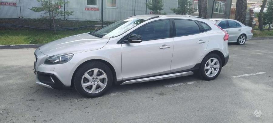 Grey Volvo V40 2013 in Klaipeda, with an engine capacity of 2.00 L and mileage of 270 thousand km for 6900 €, photo 3 on AUTOMOTO.COM.LV