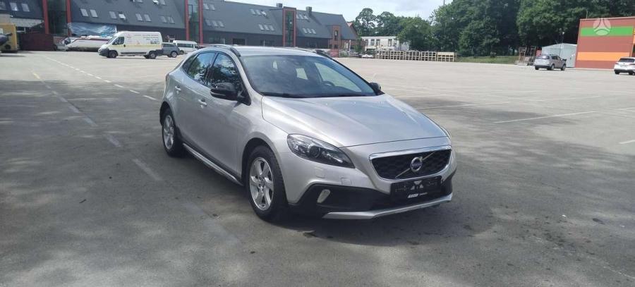 Grey Volvo V40 2013 in Klaipeda, with an engine capacity of 2.00 L and mileage of 270 thousand km for 6900 €, photo 10 on AUTOMOTO.COM.LV