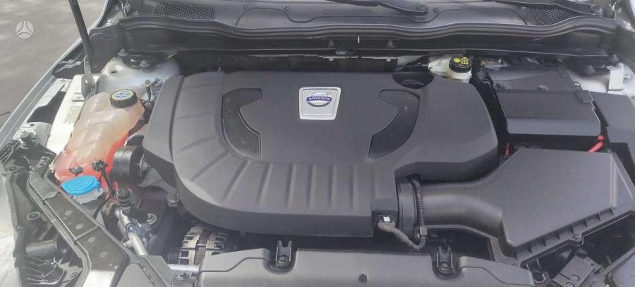 Grey Volvo V40 2013 in Klaipeda, with an engine capacity of 2.00 L and mileage of 270 thousand km for 6900 €, photo 12 on AUTOMOTO.COM.LV
