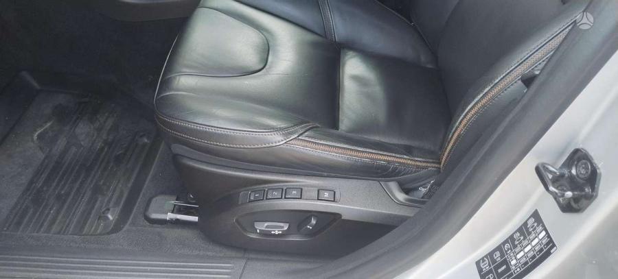 Grey Volvo V40 2013 in Klaipeda, with an engine capacity of 2.00 L and mileage of 270 thousand km for 6900 €, photo 20 on AUTOMOTO.COM.LV