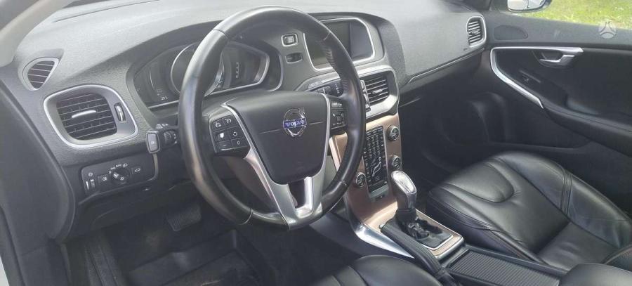 Grey Volvo V40 2013 in Klaipeda, with an engine capacity of 2.00 L and mileage of 270 thousand km for 6900 €, photo 22 on AUTOMOTO.COM.LV