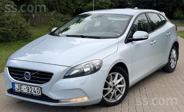 Pelēks Volvo V40 2013 Rīga, ar dzinēja tilpumu 2.00 L un nobraukumu 316 tūkst. km par 5500 €, foto 2 vietnē AUTOMOTO.COM.LV